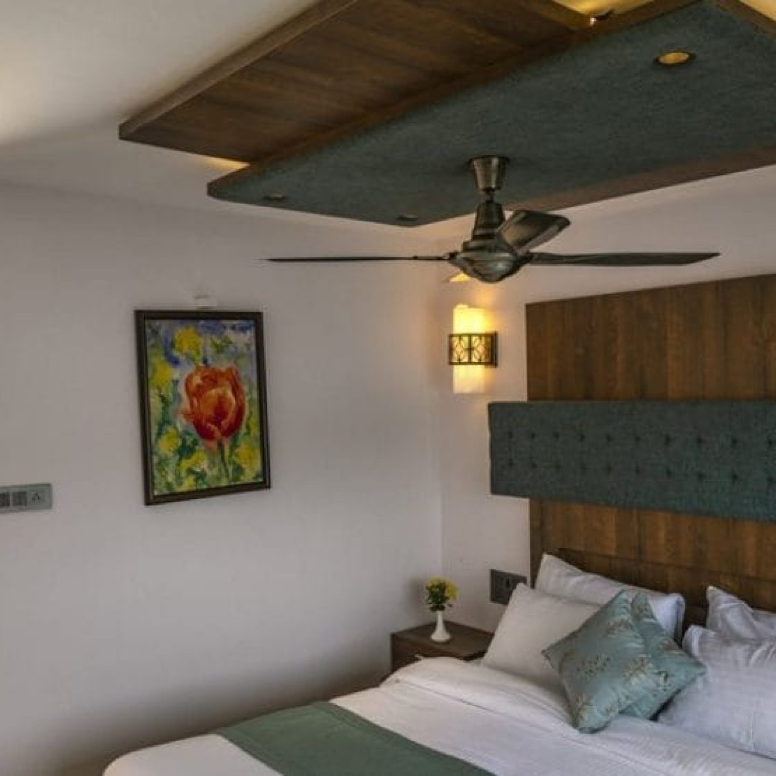 Top 5 Luxury Houseboat Cruises in Alleppey - Sanchari Travels and Actvities