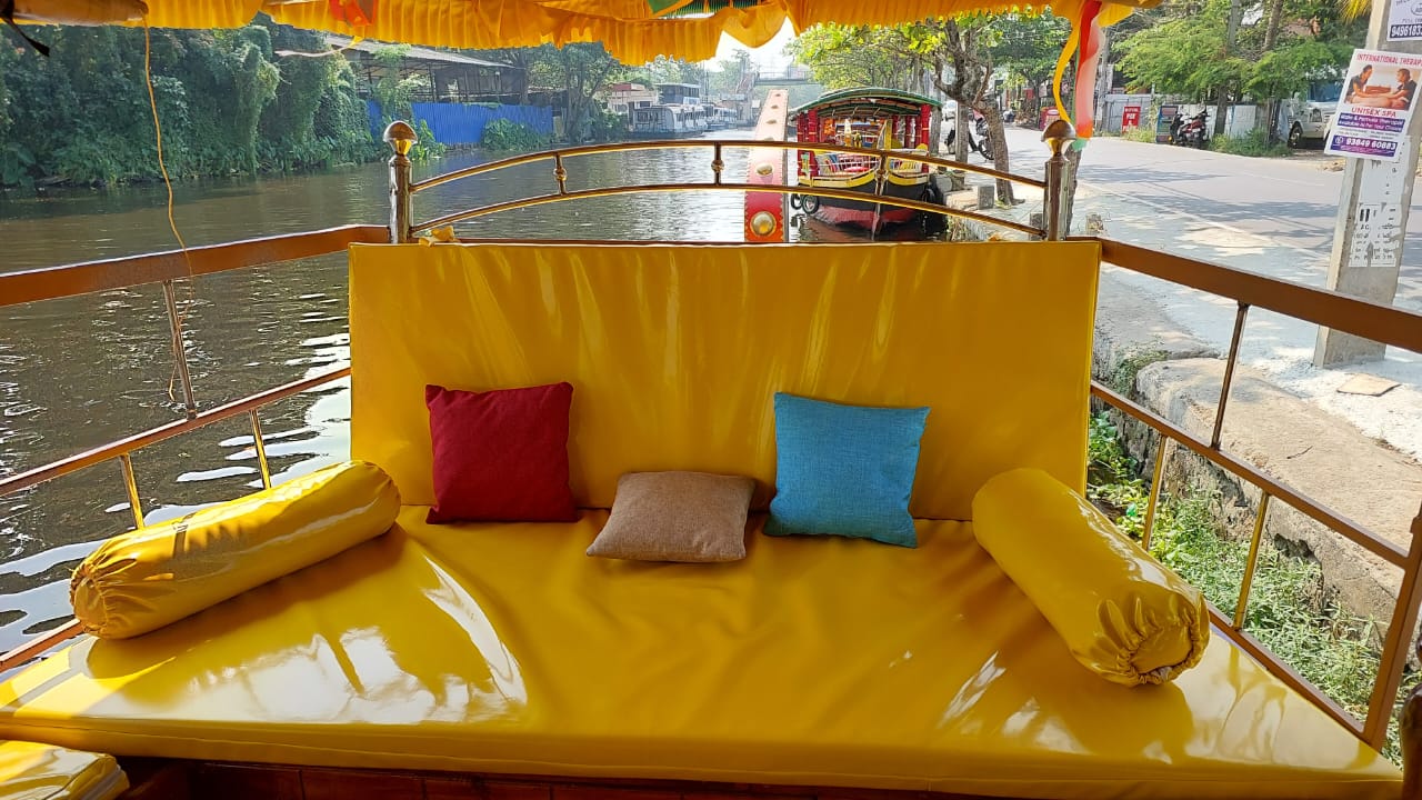 Alleppey to Kumarakom shikkara Boat Tour - Sanchari Travels and Actvities